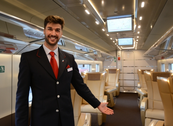 Classes of Service Onboard the Train | Railbookers®
