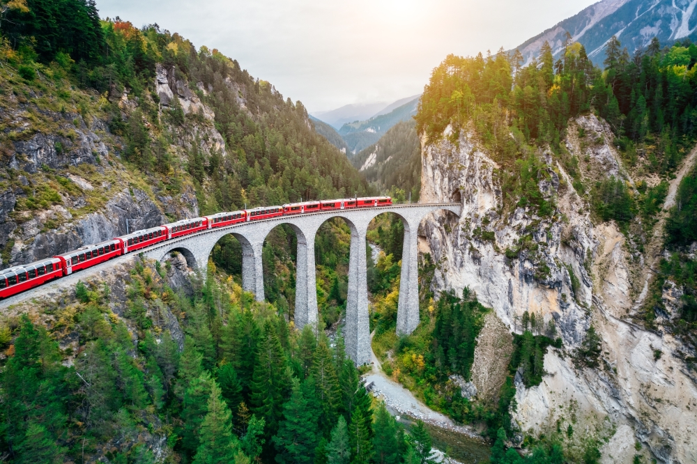 A Guide to 7 of the Best Luxury Train Rides Around the World | Railbookers®